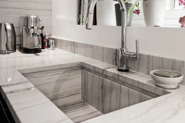 White Macaubas 20mm | Bänkskiva kvartsit | kitchens.se